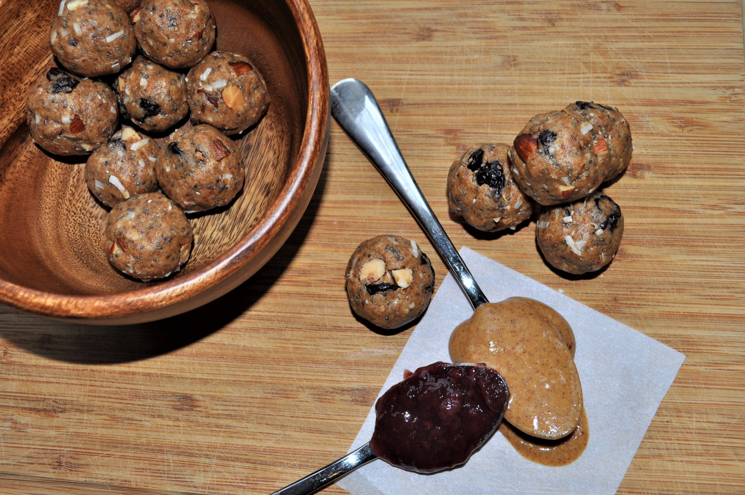 AB&J Bites (Almond Butter & Jelly) — Featherstone Nutrition